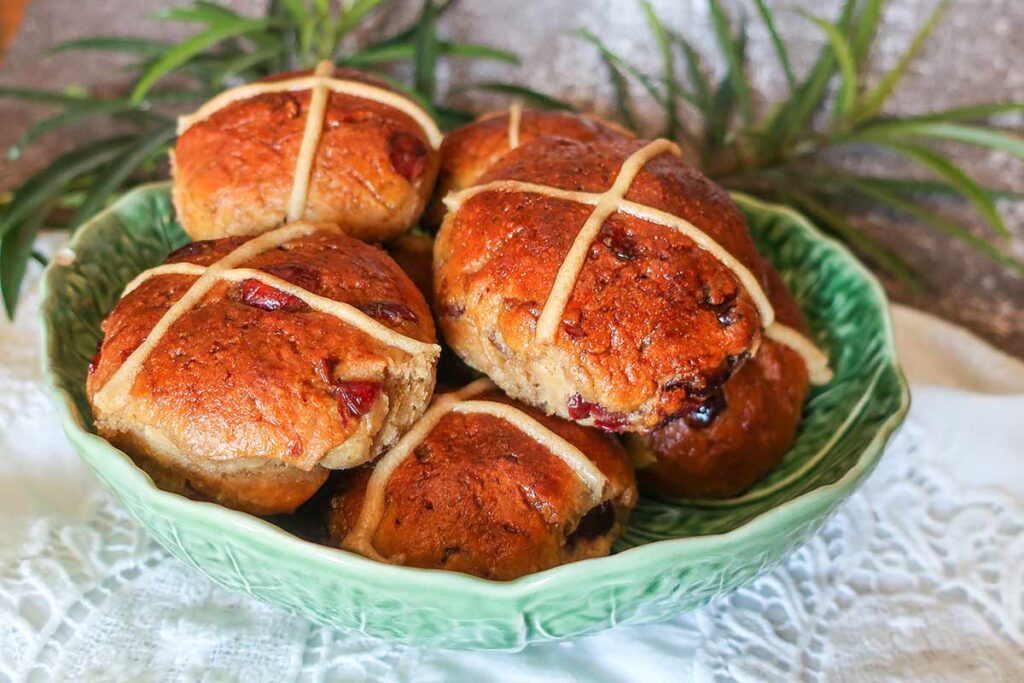 11 Best Gluten-Free Rolls and Buns (Soft, Fluffy, and Easy)